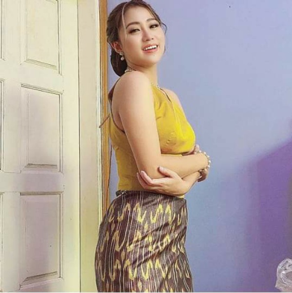 အဝေးရောက်နေတဲ့ မိခင်ရဲ.မွေးနေ့လေးမှာ Video Call ခေါ်ပြီး ကန်တော့ခဲ့တဲ့အပြင် မွေးနေ့လက်ဆောင် သိန ...