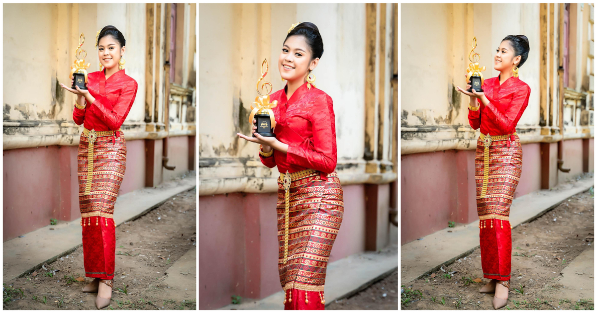 ရှမ်းရိုးရာဝတ်စုံလေးဝတ်ကာ Shwe FM ကပေးတဲ့ ဆုလေးနဲ့အမှတ်တရပုံလေးတွေတင်လိုက်တဲ့ မေလသံစဉ ...