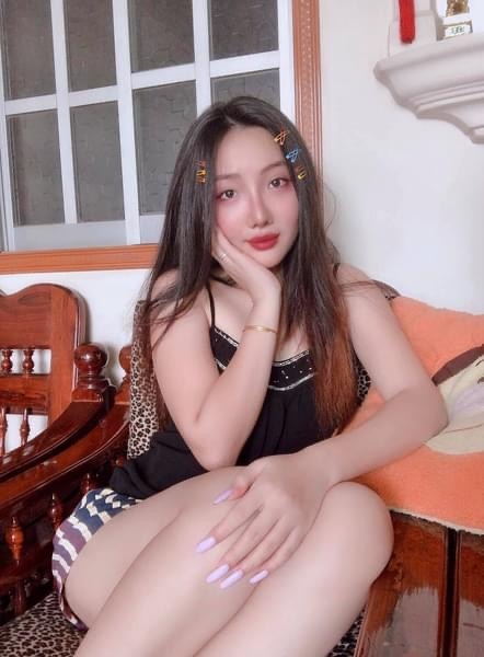လက်ရှိအခြေအနေအတွက် ပြည်သူတွေနဲ့တစ်သားတည်းဖြစ်အောင် ကားနဲ့လှည့်လည်ပြီး ရပ်တည်ခဲ့တဲ့ ဆုအိမ့်စံ