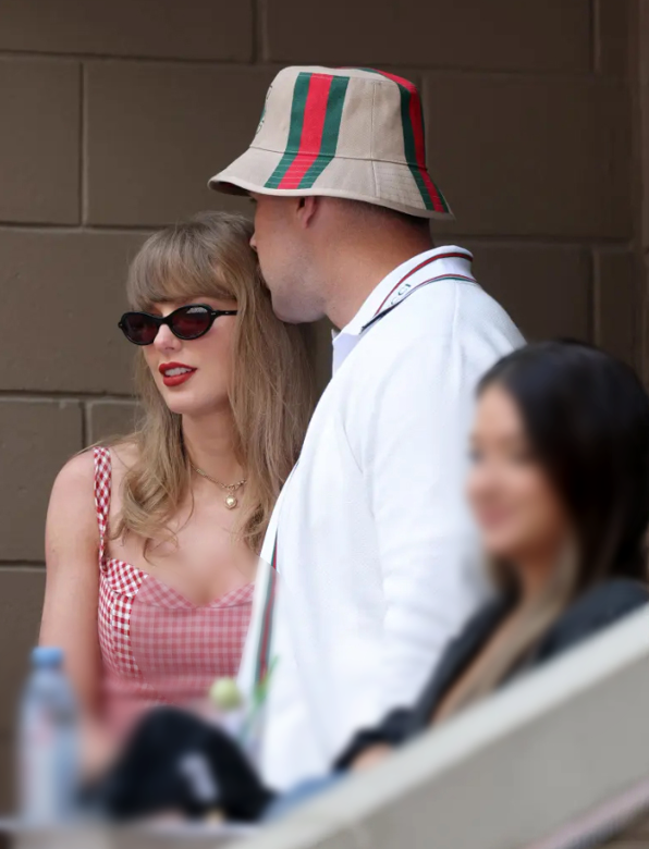 រូបភាពថ្មី Taylor Swift និងគូស្នេហ៍ កាន់តែបង្ហាញភាពផ្អែមល្ហែម បែបនេះ - Khmerload | Cambodia ...