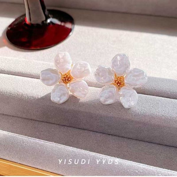 Vintage high-end camellia pearl earrings for women, supernatural French ...