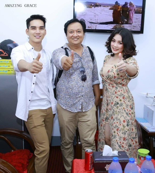 ဒီနေ့မှာ ကျရောက်တဲ့ အကယ်ဒမီ ဒါရိုက်တာ ဝိုင်းရဲ့ မွေးနေ့လေးနဲ့ မင်္ဂလာနှစ်ပတ်လည်နေ့ကို ဆုမွန်ကောင ...