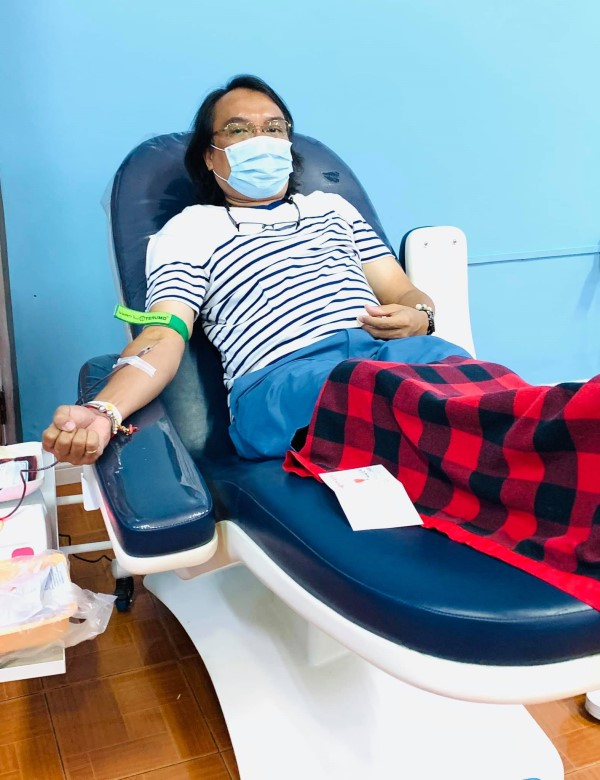 သွေးလေးကြိမ်လှူပီး အသက် ၁၂ သက်ကိုကယ်နိုင်ပြီဖြစ်ကြောင်းကို သာဓုခေါ်နိုင်ဖို့ ပြောပြလာတဲ့ ထွန ...