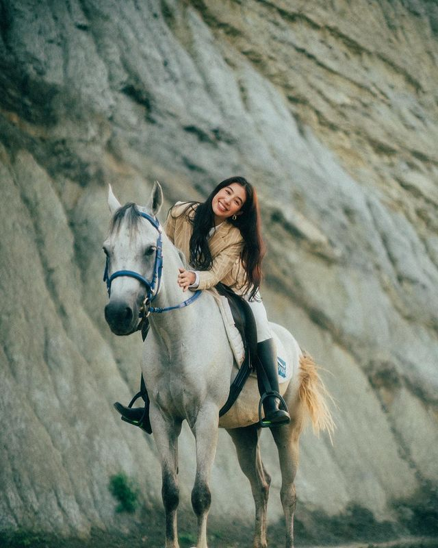 ធ្លាប់តែឃើញបុរសជិះសេះស! ពេលនេះ Mint Chalida ក្លាយជានារីជិះសេះសវិញម្តងហើយ - Khmerload | Cambodia ...