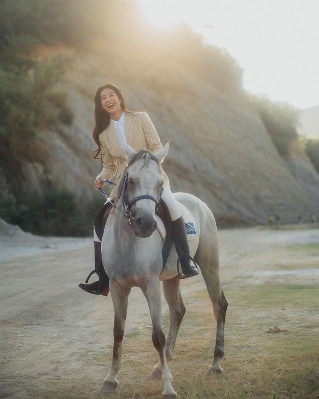 ធ្លាប់តែឃើញបុរសជិះសេះស! ពេលនេះ Mint Chalida ក្លាយជានារីជិះសេះសវិញម្តងហើយ - Khmerload | Cambodia ...