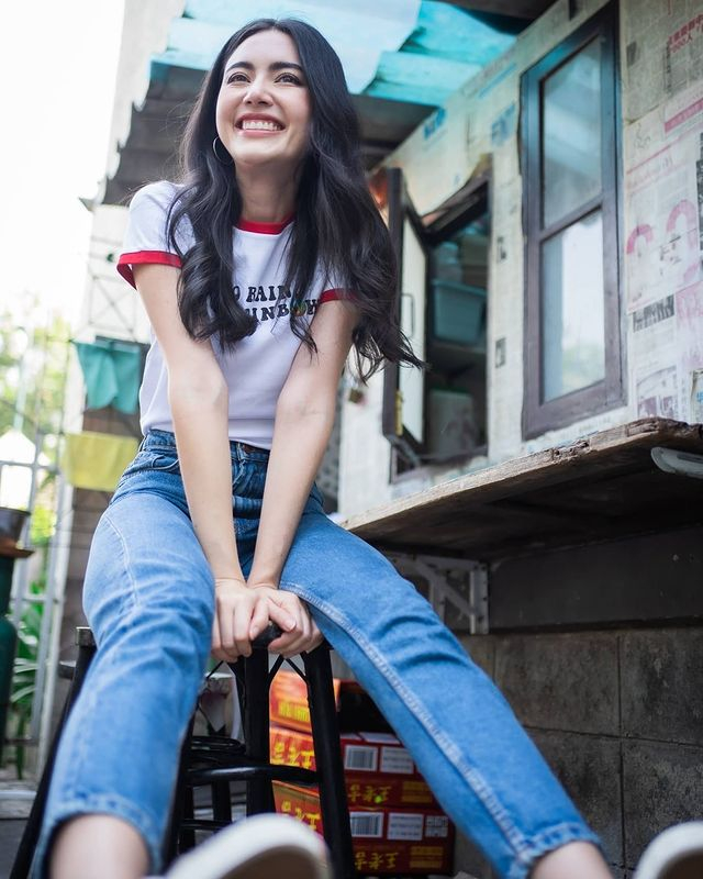 តុបតែង ខ្លួន សាមញ្ញៗ មែន តែ Mai Davikah នៅ តែ ខ្យូត និង ស្រស់ ស្អាត ជា មួយ មុខ ដ៏គួរ ឲ្យ ស្រលាញ់ ...