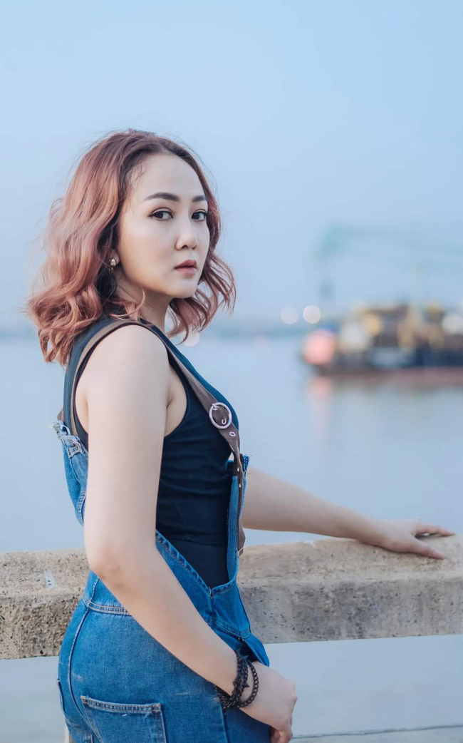 ဆွဲဆောင်မှုရှိတဲ့ ညှို့အားပြင်းအကြည့်တွေနဲ့ဆယ်ကျော်သက်လေးတစ်ယောက်လို နုပျိုလှပနေတဲ့ ဝိုင်းစုခိုင ...