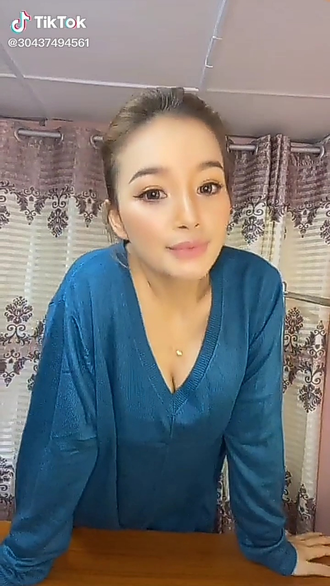 မကချင်ပေမယ့် အတင်းတွန်းထုတ်ပြီးကခိုင်းတာကြောင့် အကွက်ဆန်းတွေထုတ်ပြရင်း အပီအပြင်ဒွန့်ပြလိုက်တဲ့ ...