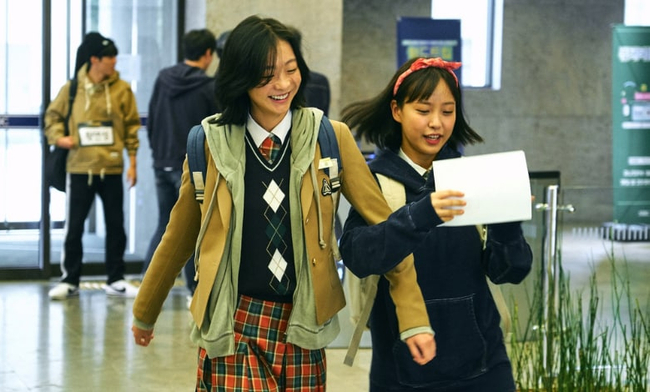 လူမြင်ကွင်းထဲသွားခဲ့ပေမယ့် ဘယ်သူမှ မမှတ်မိတာကြောင့် စိတ်မကောင်းဖြစ်ခဲ့ကြတဲ့မင်းသမီး နှစ်ယောက