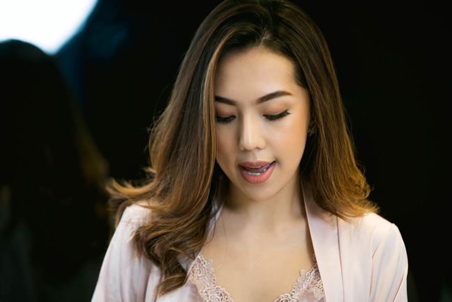 ရိုးရှင်းတဲ့အပြုံး၊ ညို့အားပြင်းတဲ့ အကြည့်တွေနဲ့ ဆွဲဆောင်မှုရှိစွာလှနေတဲ့ ဝါဆိုမိုးဦး ...