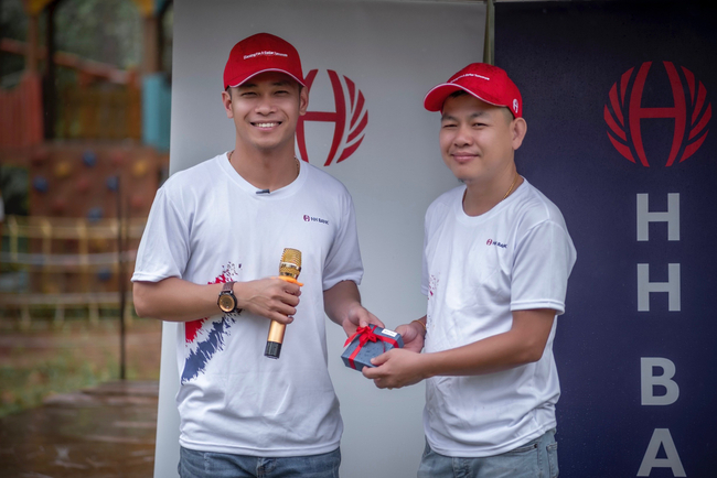 ឡូយម៉េះ HH BANK ...