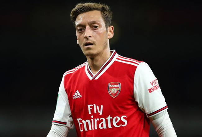 Ozil ថាសុខចិត្តចូលនិវត្តន៍ មិនលេងឲ្យ Spurs ទេ ស្រាប់តែលោកគ្រូ Mourinho ...
