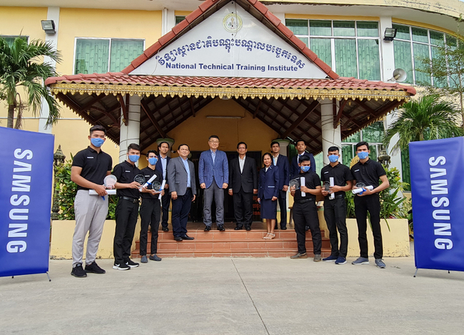 ក្រុមហ៊ុន សាមសុង បា្ររព្ធពិធីបិទវគ្គបណ្តុះបណ្តាល Samsung Tech Institute ...