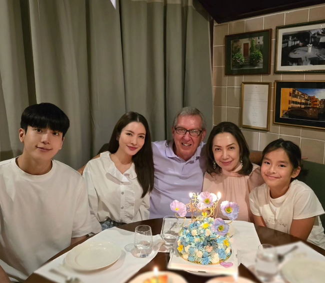 កាន់តែផ្អែមល្ហែម ពេល Nonkul ទៅចូលរួមខួបកំណើតម្ដាយ Aff - Khmerload ...