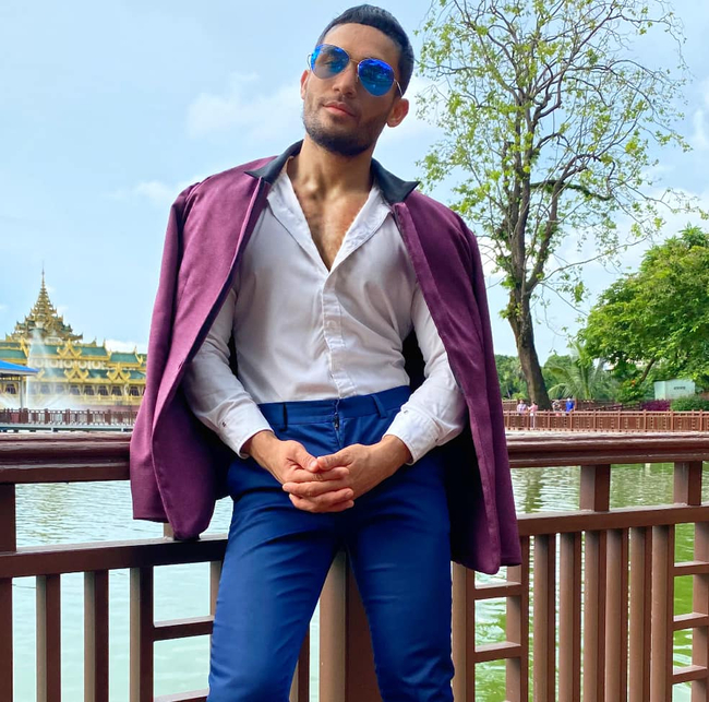 មានអី ដល់ពេល ស្ដេចដើរម៉ូត Sinon Loresca កោរពុកមាត់ចេញអញ្ចឹងទៅ ...