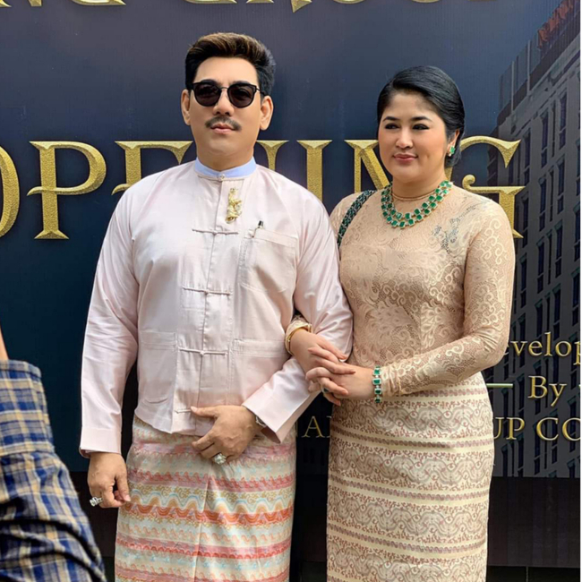 မွေးနေ့ဆုတောင်းပေးရင်း ပျော်ပျော်ရွှင်ရွှင်နေတတ်သူပီပီ ချစ်ညီမလေးစိုးမြတ်နန္ဒာနဲ့ရန်အောင်တို့ကို