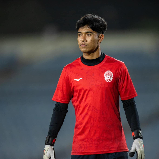 អ្នកធ្វើបានល្អហើយ! អ្នកចាំទីដៃស្អិតកម្ពុជា រ៉េត លីហេង អង្គុយយំ ...