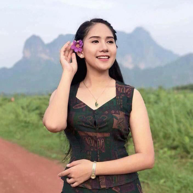 အားလပ်ရက်မှာ မိသားစုနဲ့အတူ ဘုရားသွားပြီး ကုသိုလ်ယူခဲ့တဲ့ ပရိသတ်အချစ်တော် ပိုးကြာဖြူခင ...