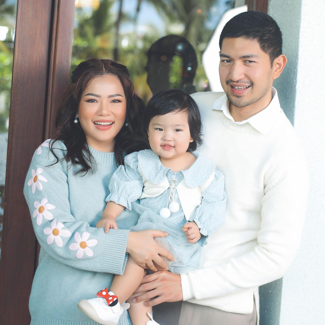 အိမ်အလုပ်တွေကို လူကြီးတစ်ယောက်လိုသေသေချာချာ ဝိုင်းလုပ်ပေးနေရှာတဲ့ ထရက်ရှာလေးရဲ့ ချစ ...