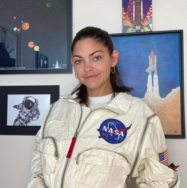 អស្ចារ្យណាស់! និស្សិតស្រីអាមេរិកម្នាក់វ័យ១៩ឆ្នាំ ត្រូវបានជ្រើសរើសហោះហើរ ទៅភពព្រះអង្គារ ឆ្នាំ២០៣០ ...