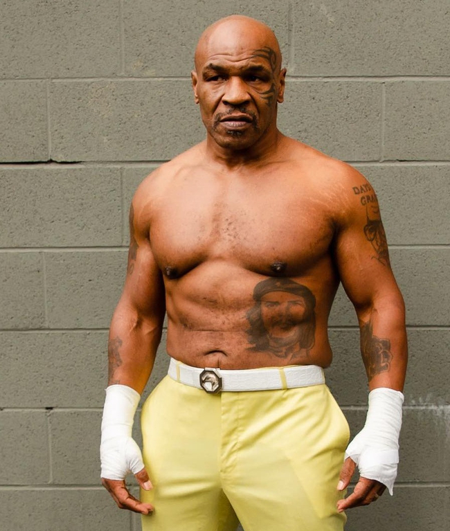 កាន់តែក្ដៅ! Mike Tyson ចេញមុខគំរា»_ម Canelo បន្ទាប់ពីគេចង់ប៉ះ Messi ...
