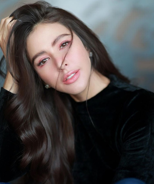 ក្រៅពីមានក្ដីសុខហើយ Sririta និងស្វាមី បង្អួតផ្ទះវីឡាធំស្កឹមស្កៃ - Khmerload