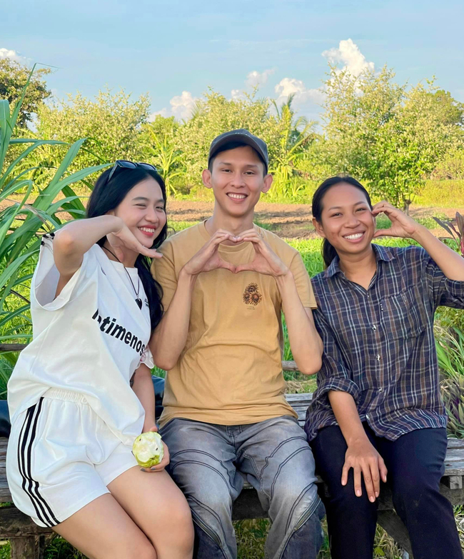 សុទ្ធតែអាយដល ស្ងាត់ៗ Rick Kh និង ពេជ្រ ពិសី ដឹកដៃគ្នា ទៅលេង ស្រីផាច ដល់ខេត្តបន្ទាយមានជ័យ ...