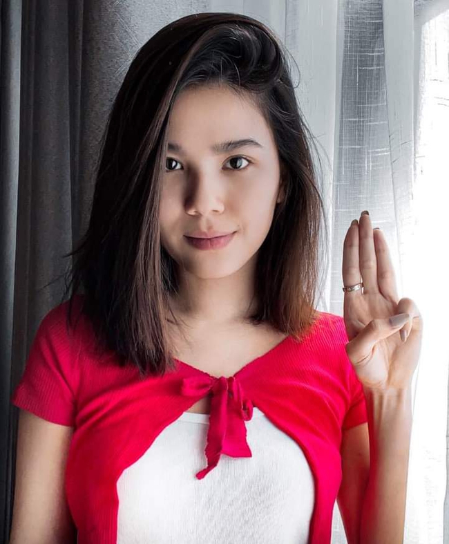 ကိုယ့်နိုင်ငံမှာဖြစ်နေတာတွေကို ကမ္ဘာကသိအောင် အင်္ဂလိပ်စကားနဲ့ပြောပြခဲ့တာကြောင့် ထိုင်းမီဒီယာမှာပ ...