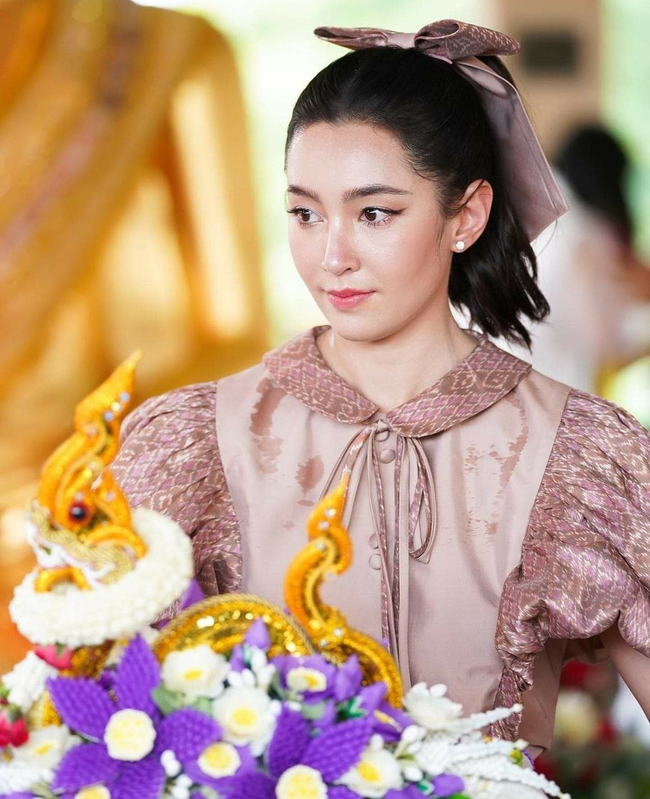 သူမရဲ့ ကထိန်ပွဲလေးကို လာရောက်ဖို့ ဖိတ်ခေါ်လိုက်တဲ့ ထိုင်းမင်းသမီး Bella ...