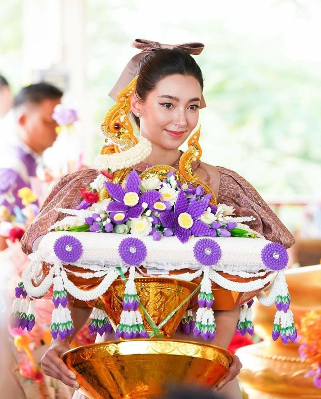 သူမရဲ့ ကထိန်ပွဲလေးကို လာရောက်ဖို့ ဖိတ်ခေါ်လိုက်တဲ့ ထိုင်းမင်းသမီး Bella ...