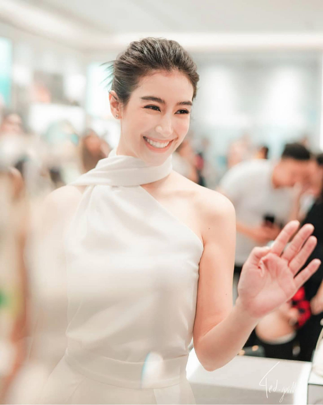 ដាច់ឆ្នាំចាស់ចូលឆ្នាំថ្មី តារាសម្តែងកូនកាត់បីសាសន៍ Mint Chalida រាសីនៅតែខ្ពស់ - Khmerload