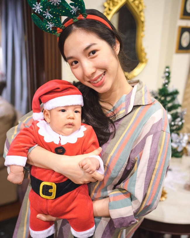 នេះជាជីវិតគ្រួសារដ៏មានក្ដីសុខរបស់ Egg Busakorn ជាមួយនឹងស្វាមី ព្រមទាំងកូនប្រុសជាទីស្រលាញ់ ...