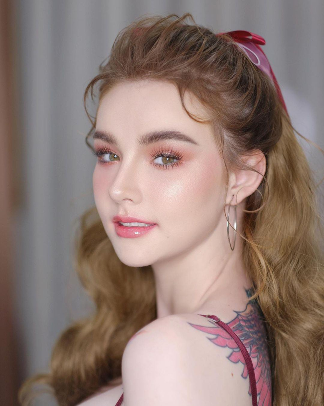 កប់ខ្លាំង! Jessi Vard លេងស្ទីលប៉ុន្មានសន្លឹកនេះ ស្អាតខ្លាំង ...