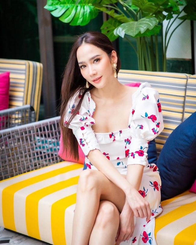 ហាយសូរណាស់! អស់ពីបង្ហាញស្បែកជើង Aum បើកបង្ហាញទូដាក់ខោអាវ ឈុតសុទ្ធតែម៉ាកល្បីៗ - Khmerload ...