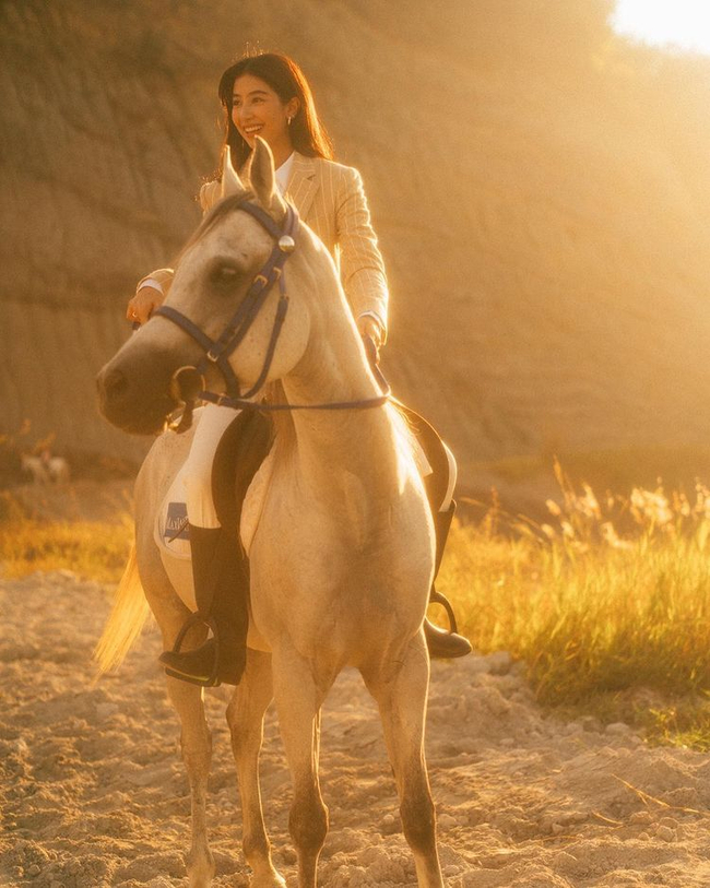 ធ្លាប់តែឃើញបុរសជិះសេះស! ពេលនេះ Mint Chalida ក្លាយជានារីជិះសេះសវិញម្តងហើយ - Khmerload | Cambodia ...