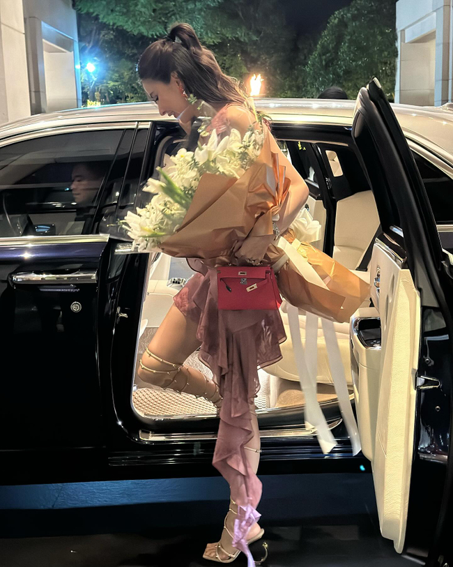 នារីសំណាង Sririta ពាក់គ្រឿងអលង្កាប្រណីត បង្ហាញពីជីវិតរស់នៅហាយសូរ ក្រោយរៀបការរួច - Khmerload ...