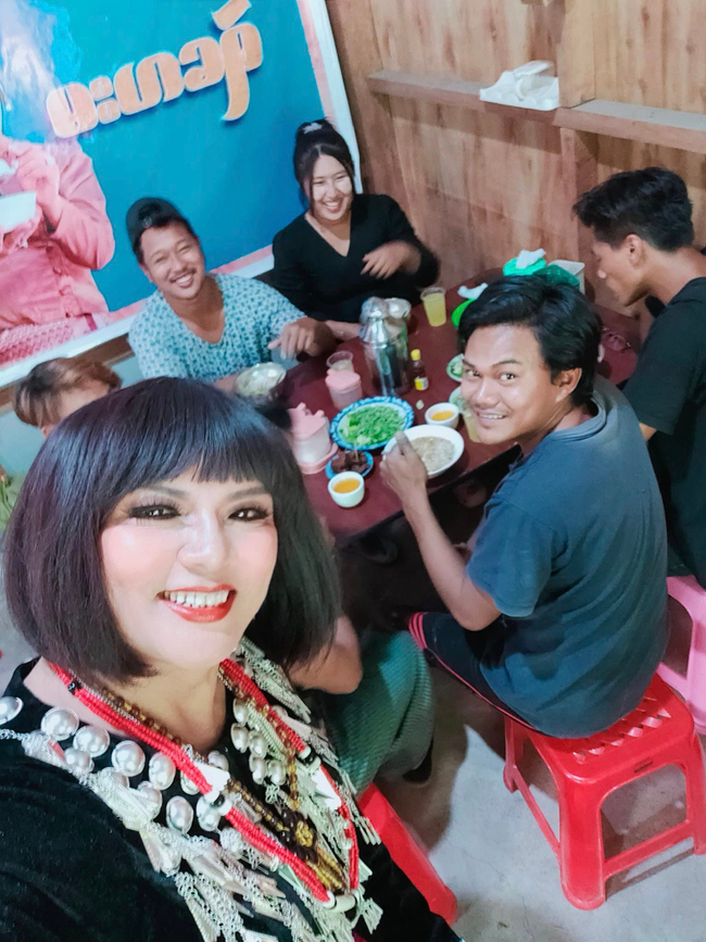 မြစ်ကြီးနားမြို့မှာ မုန့်ဟင်းခါး ဆိုင်ခွဲလေးတစ်ဆိုင်ကို ထပ်မံဖွစ်လှစ ...