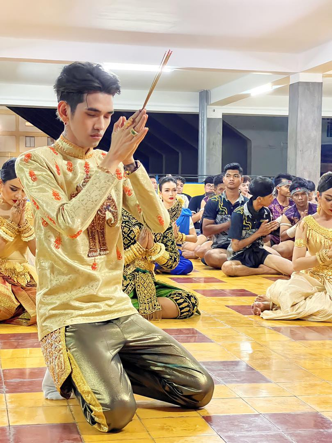 មិនសរសើរមិនបាន ខានឃើញ G-Devith និង ទេព បូព្រឹក្ស ចាប់ដៃគ្នាសម្ដែងបែបនេះយូរហើយ - Khmerload ...