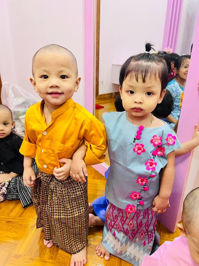အိမ်မှာပင့်ဆောင်ထားတဲ့ တန်ခိုးကြီးရုပ်ပွားတော်မြတ်ကို တရိုတသေနဲ့ ရ