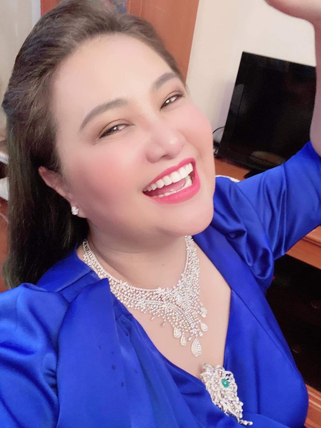 မျိုးမင်းစိုးနဲ့တွေ့တုန်းအချိန်လေးမှာ လတ်တလောရေပန်းစားနေတဲ့သီချင်းလေးအတိုင်း ချစ်စရာအမူအရာလေးတ ...