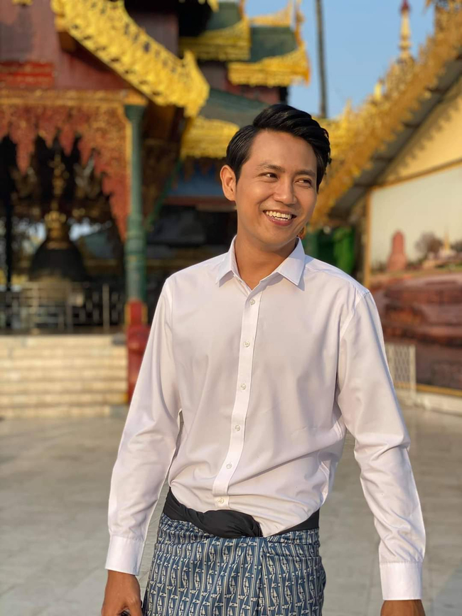 လအစပိုင်းလေးမှာပဲ ထီ(၅)သောင်းဆုကြီးကံထူးခဲ့တဲ့အတွက် ပျော်ရွှင်ကျေနပ်နေတဲ့ Mrtv-4ရဲ့မင်းသားခ ...