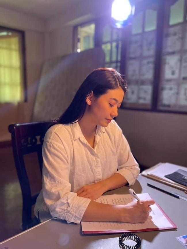 ကဗျာဆန်တဲ့ အလှတရားလေးနဲ့ အသဲတွေကိုခြွေ လိုက်ပြန်တဲ့ မော်ဒယ်သရုပ်ဆောင်သင