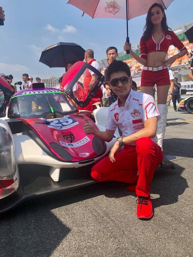 Jimmy Lin កំពុងបើកបរនៅលើទីលានប្រណាំងឡាន សុខៗ ជួបរឿងហួសចិត្តមួយ ...