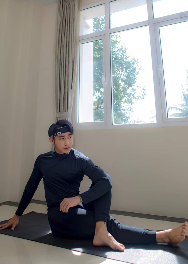 ခြေသလုံးကိုတုတ်နဲ့ရိုက်တာခံပြီး ဘာဂျာကိုအသံထွက်အောင်မှုတ်ရတဲ့ Challenge ကိုကစားပြခဲ့တဲ့ တိုင်ရွန ...