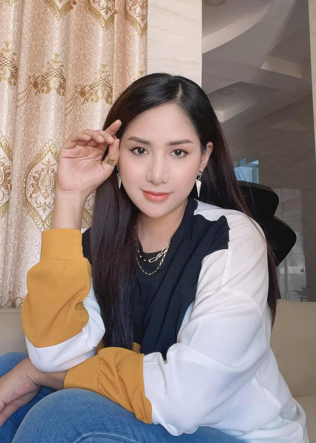 ဆွဲဆောင်မှုရှိတဲ့ ညှို့အားပြင်းအကြည့်စူးစူးရှရှလေးတွေနဲ့ လှရက်လွန်းအားကြီးနေတဲ့ပိုးကြာဖြူခင ...