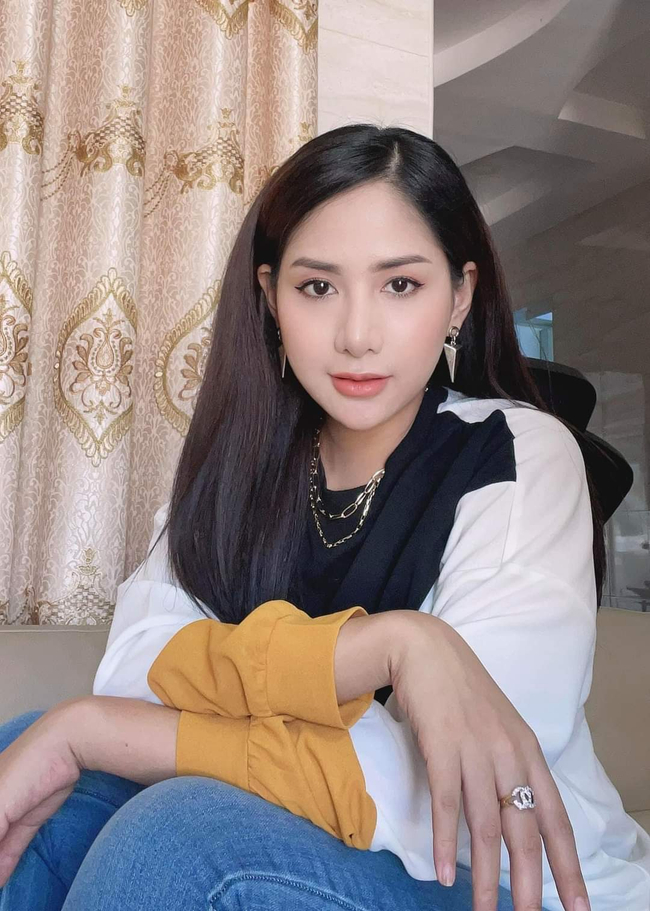 ဆွဲဆောင်မှုရှိတဲ့ ညှို့အားပြင်းအကြည့်စူးစူးရှရှလေးတွေနဲ့ လှရက်လွန်းအားကြီးနေတဲ့ပိုးကြာဖြူခင ...