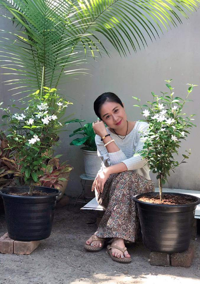 အားလပ်ချိန်လေးမှာကိုအရိုးနဲ့အတူ ဂစ်တာတီးကာသီချင်းတွေသီဆိုရင်းအပျော်က ...