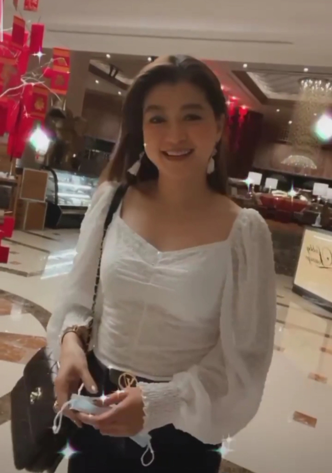 ဆယ်ကျော်သက်လေးတစ်ယောက်လို နုပျိုမှုတွေနဲ့ပြုံးရယ်ပျော်ရွှင်ကာ ချစ်စရာကောင်းလွန်းနေတဲ့ အိန္ဒြာက ...