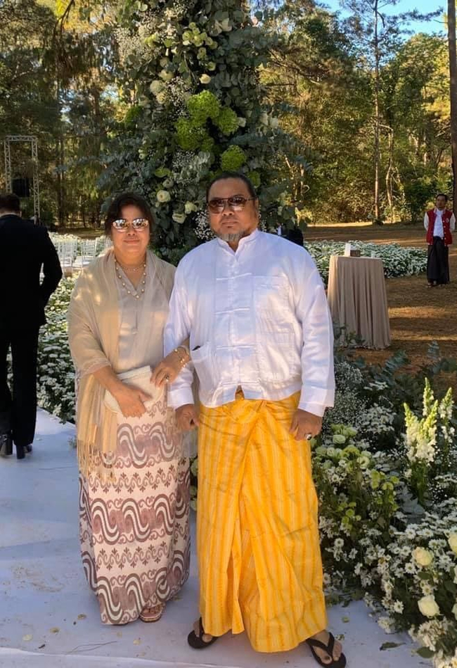 မင်္ဂလာ နှစ်ပတ်လည် (၃၆)နှစ်ပြည့်နေ့လေးမှာ သားဖြစ်သူအီတိုးမရှိတာကြောင့် မပျော်ရွှင်ကြောင်းပ ...