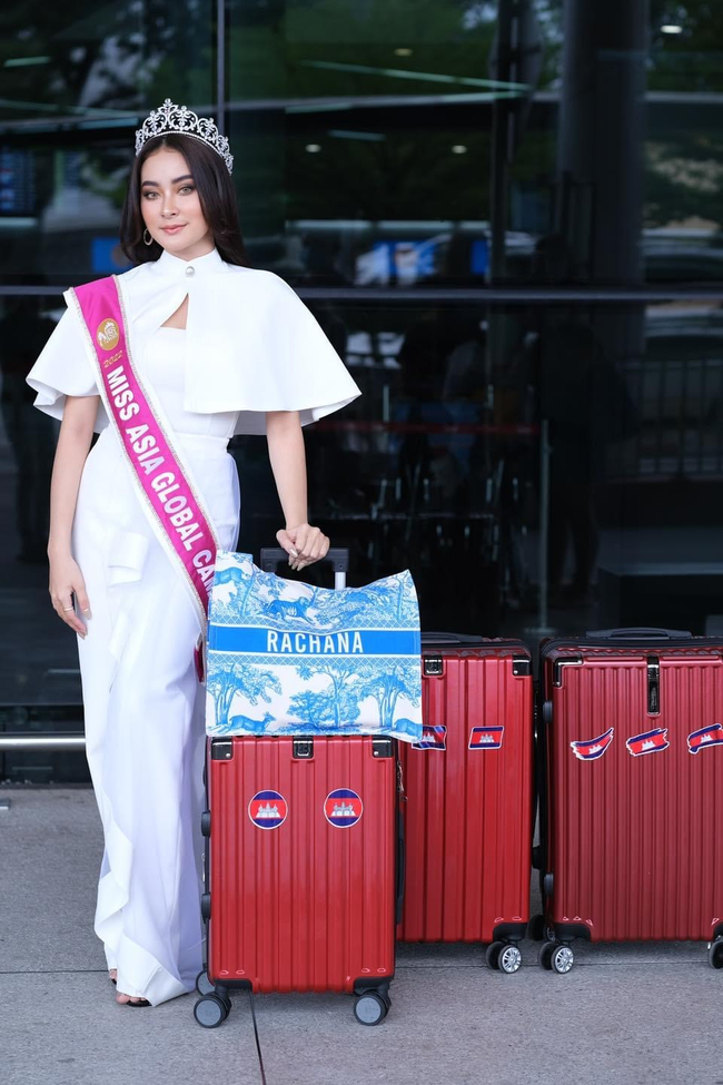 សកម្មភាព ប៉ាង ពេជ្ររចនា ថតនឹងបេក្ខភាពមកពីបណ្ដាប្រទេសផ្សេងៗ ប្រកួតMiss ...